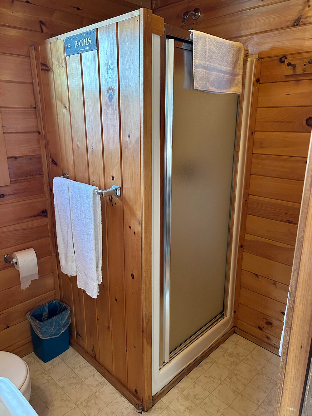 Cabin 4 – Cozy Cove Cabins